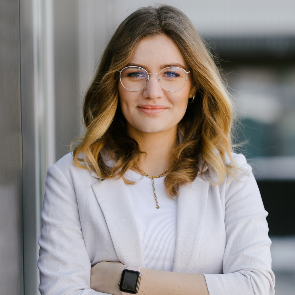 Elena Holzmann - Marketing und Kommunikationsmanager - Siemens ...