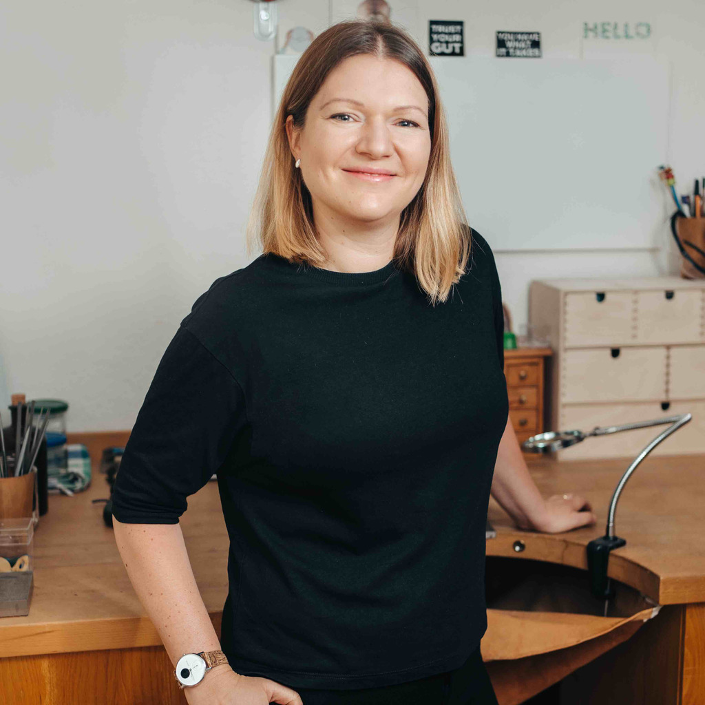 Lisa Doerrer - Goldsmith - Rose von Sharon Jewelry | XING