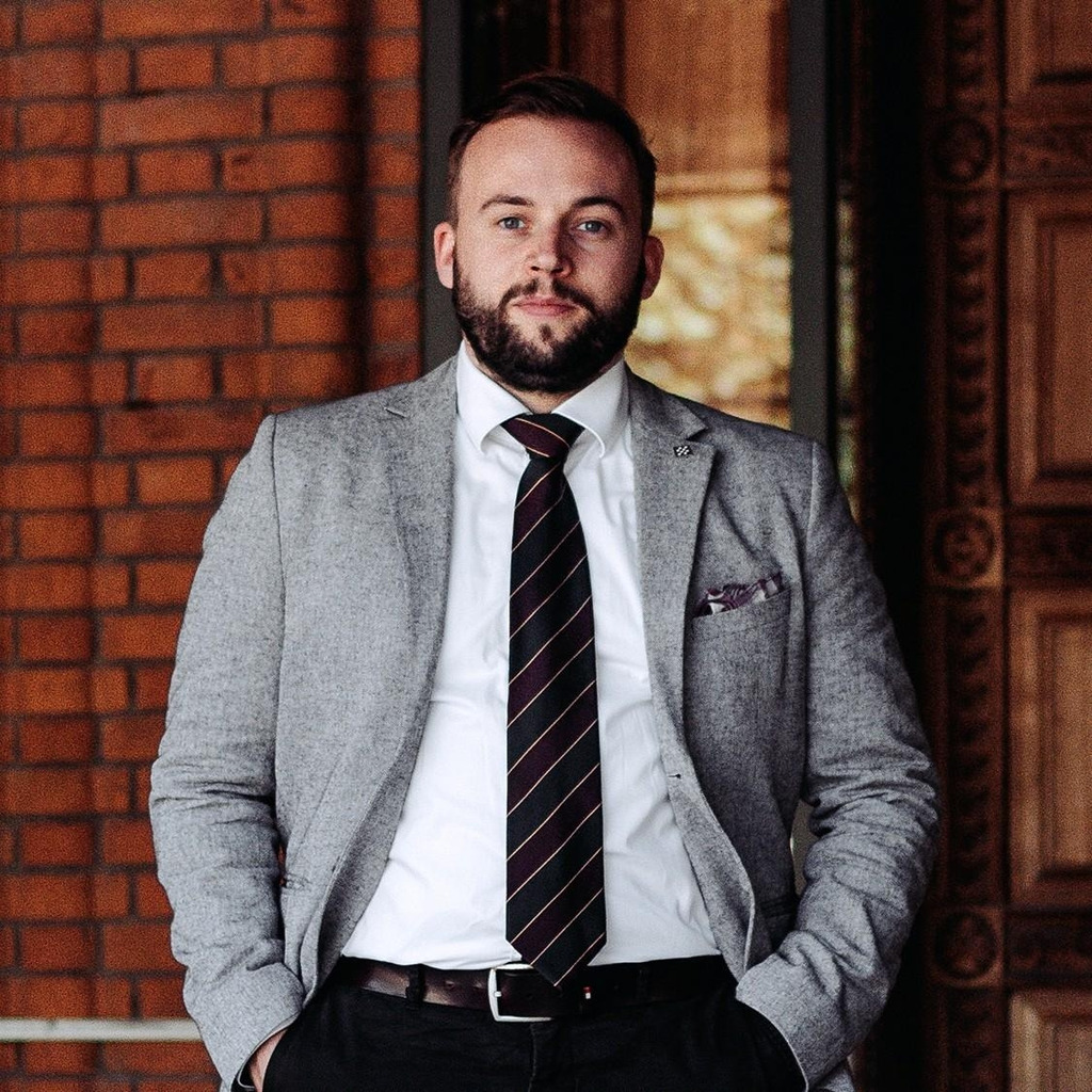 Simon Felix Täuber - Strategist - Global Powertrain - Daimler Truck AG ...