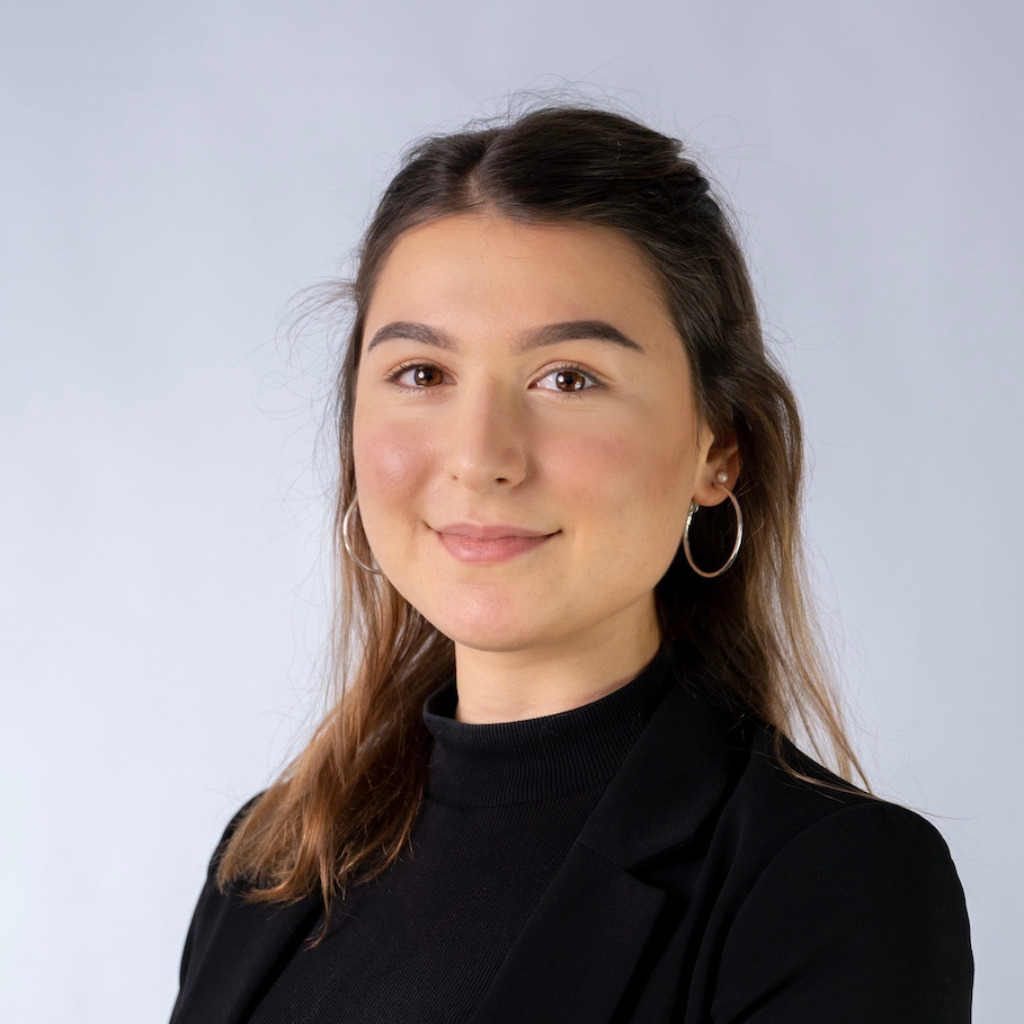 Ilayda Köz - Executive Assistant to Director IT Sales Europe - Daimler ...
