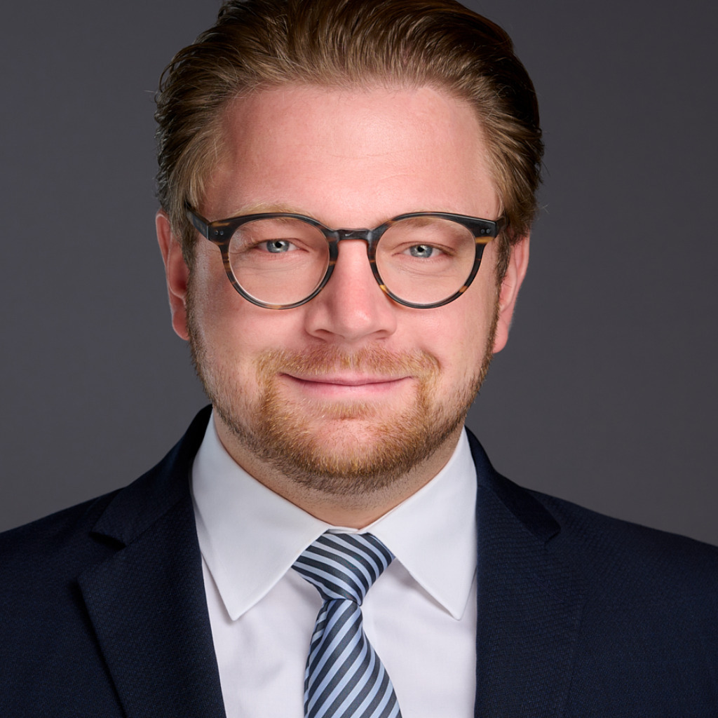 Dr. Robert Maximilian Rühl - Vorstandsassistent - die Bayerische | XING