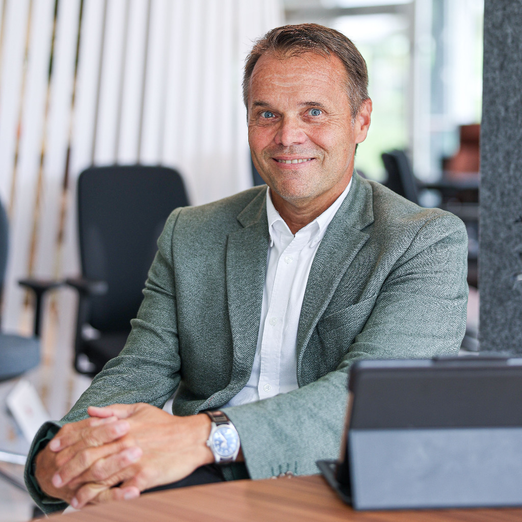 Christian Mehling - CEO - Lista Office LO | XING