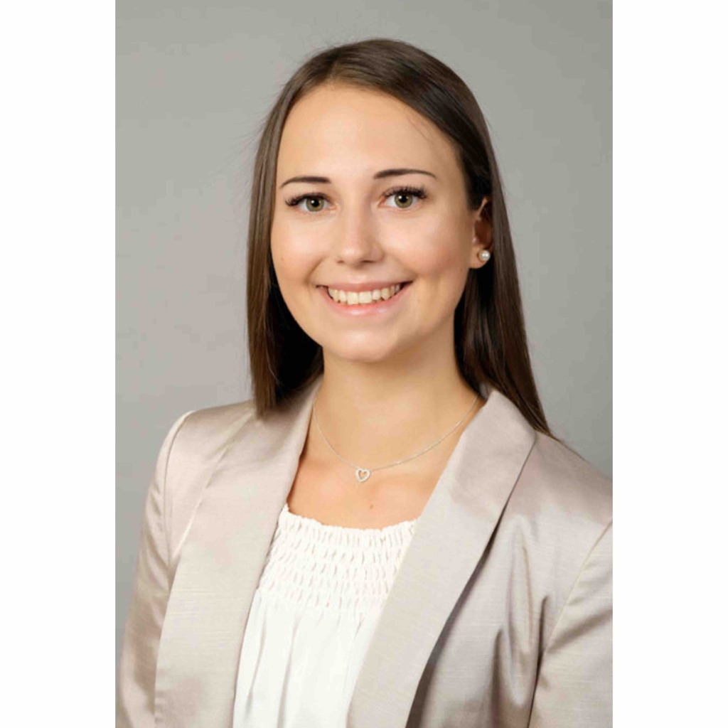 Klara Pacek: Ausbildung und Berufserfahrung | XING