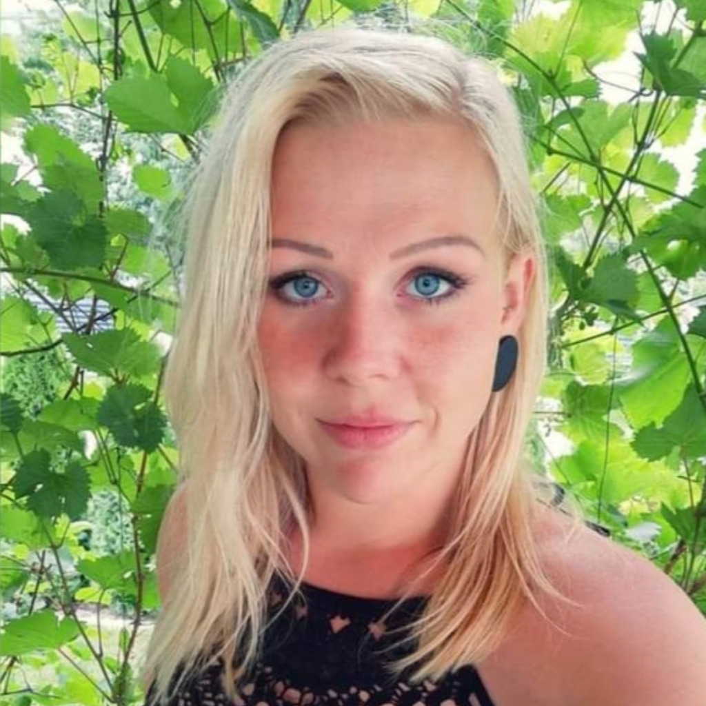 Caroline Frank's Instagram, Twitter & Facebook on IDCrawl