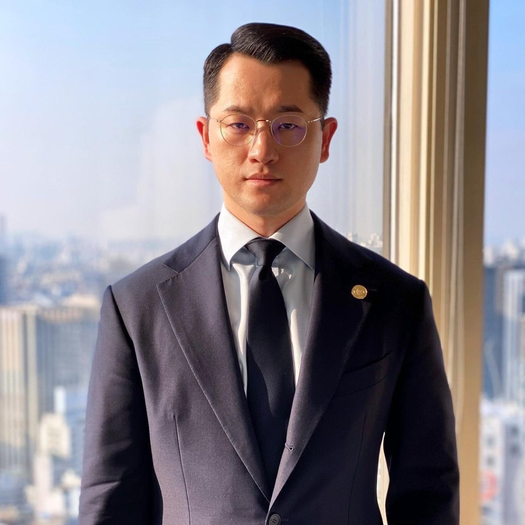 Lee Li - Burberry brand dealer - Burberry | XING