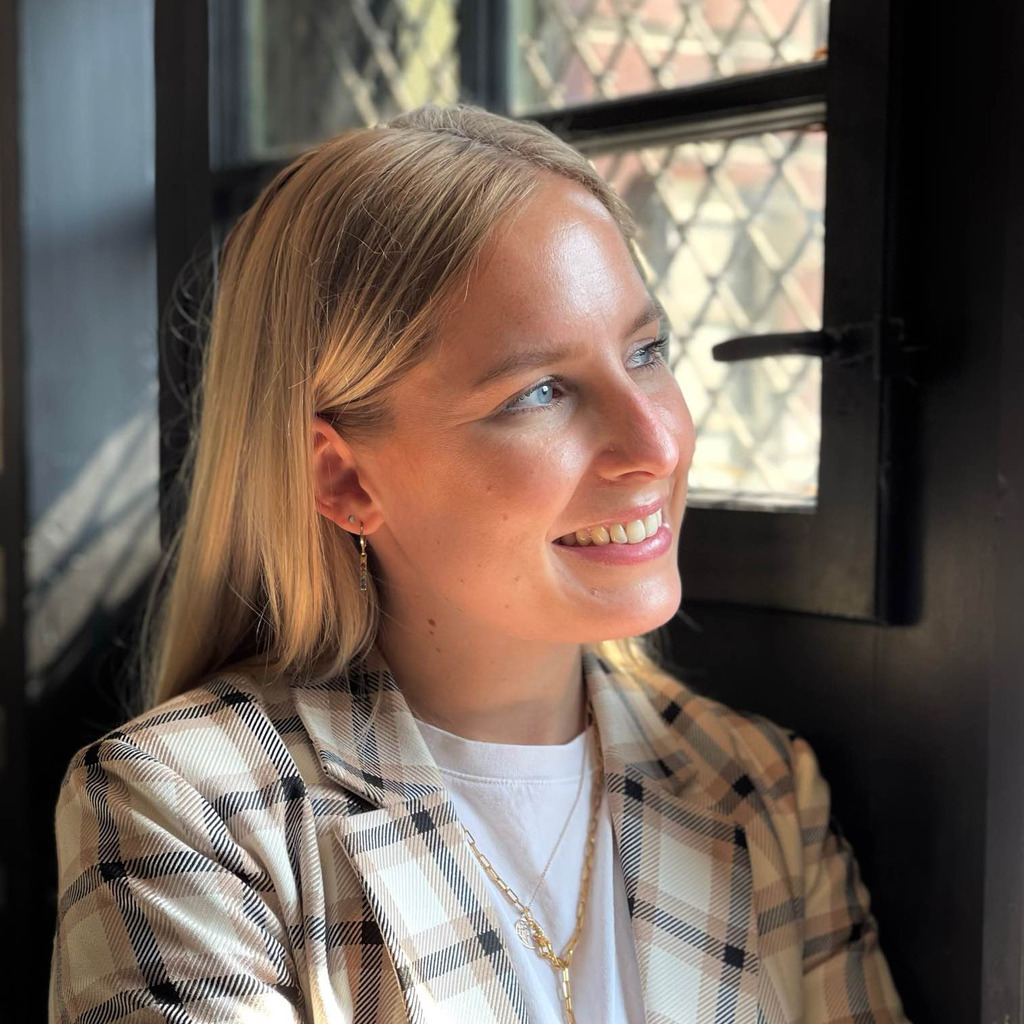 Sarah Schmid's Instagram, Twitter & Facebook on IDCrawl