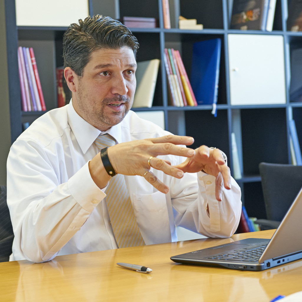 Robert Corna - Sales Manager Kompressoren / Market Manager Compressors ...