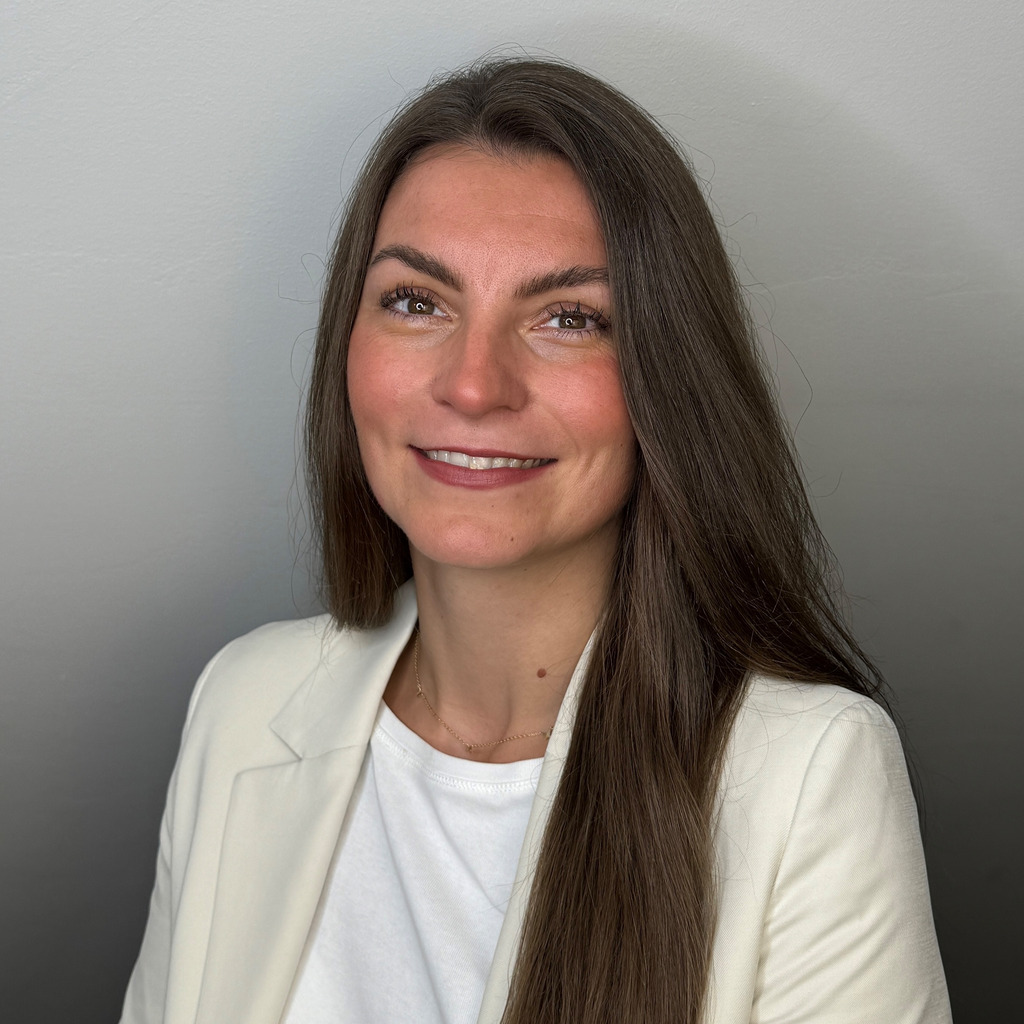 Sandra Jung - Projektsachbearbeiterin - SonnenPlan GmbH | XING