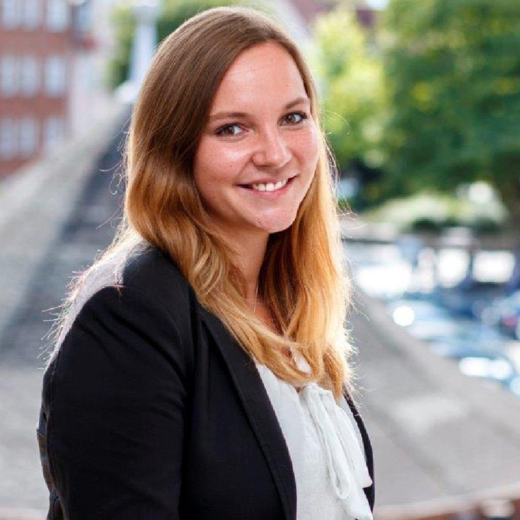 Lisa Looks - Fachwirtin für Versicherungen und Finanzen - Martens ...