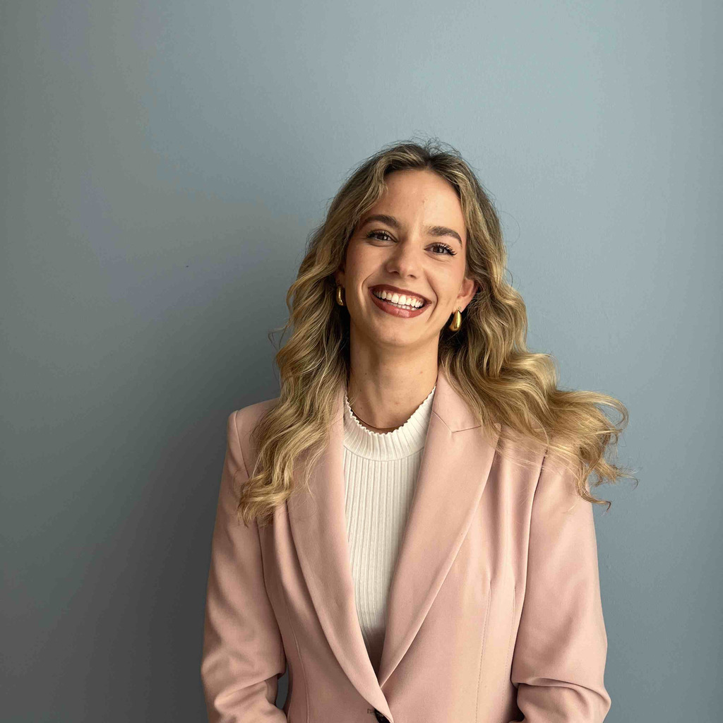 Lea Pedrotti - Trainee Vertriebsdirektion Süd - AXA Konzern AG | XING