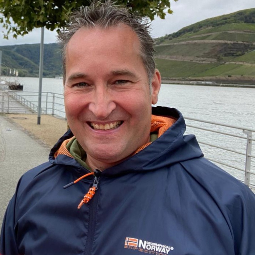 Thorsten van Sloun - Vice President / Filialdirektor - Deutsche Bank AG ...