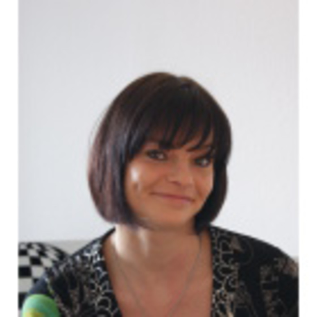 Lydia Bach - Geschäftsführerin - FUTURE-FUSION-FURNITURE Kunst ...