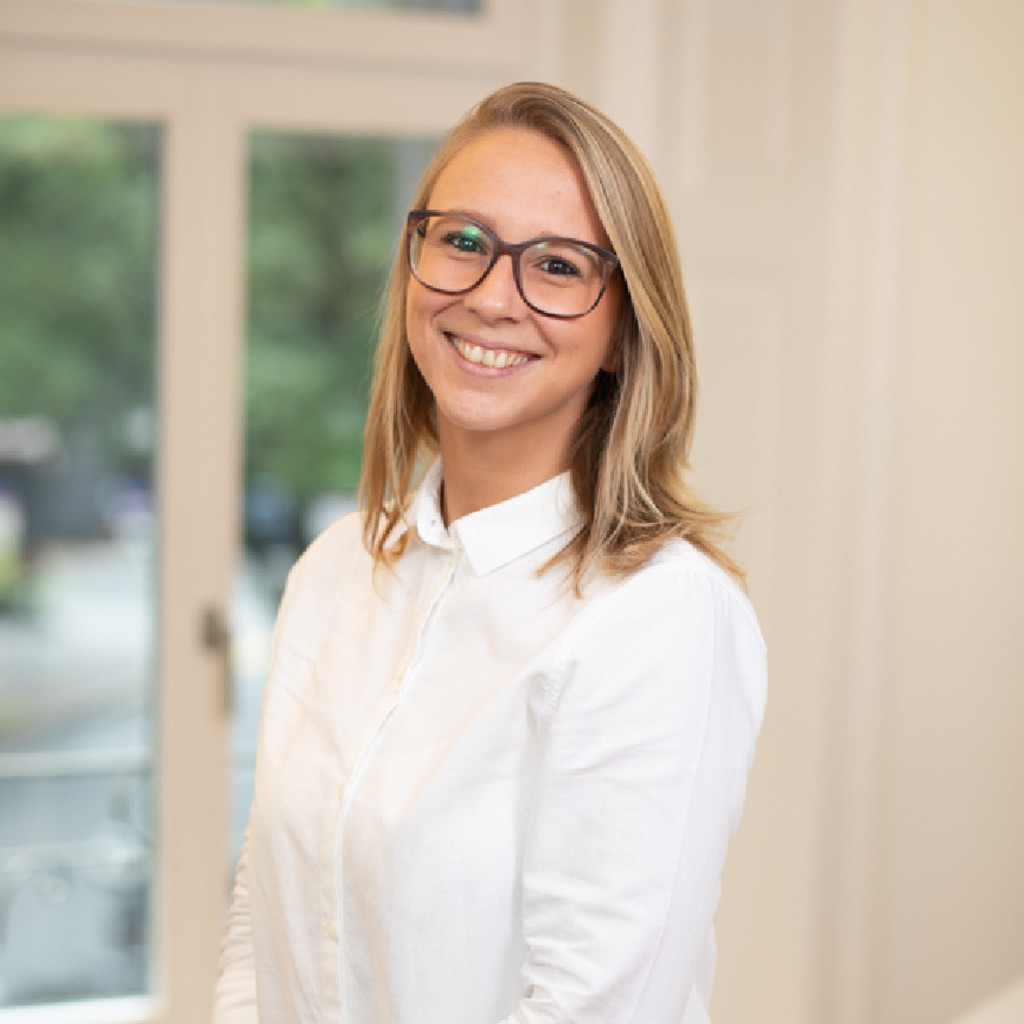 Michaela Durst - Portfolioanalystin - Finezia AG | XING