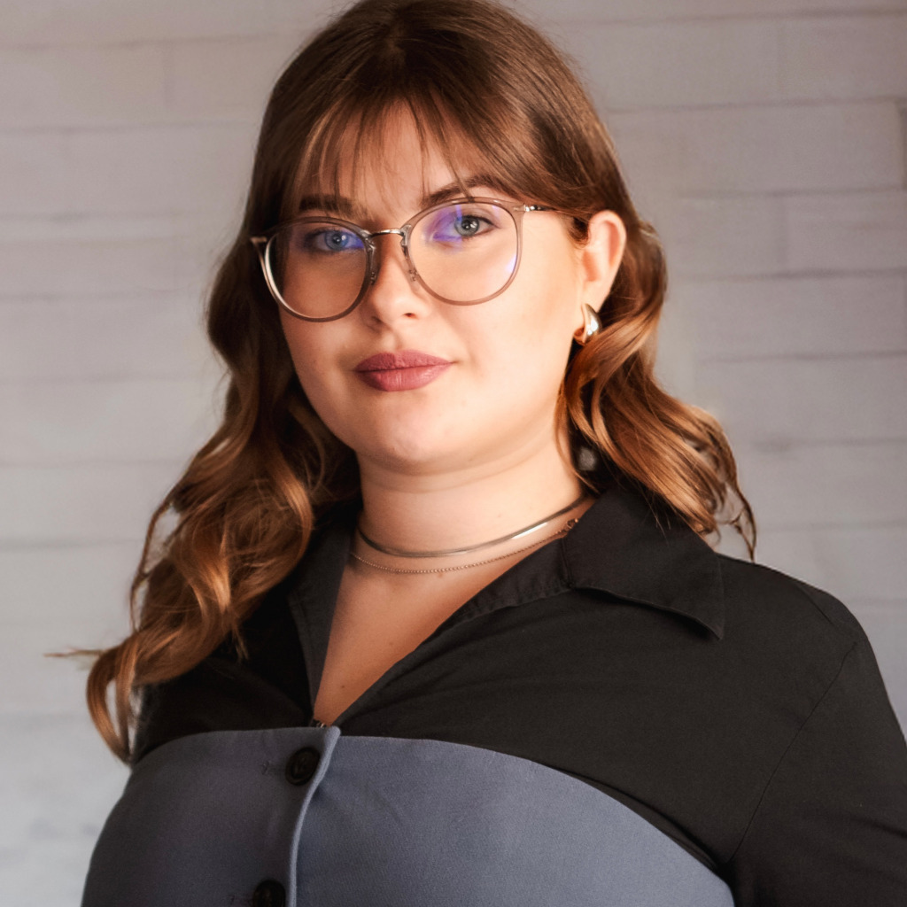 Lisa Friedl - Fachkraft für Öffentlichkeitsarbeit - Amt für Ernährung ...