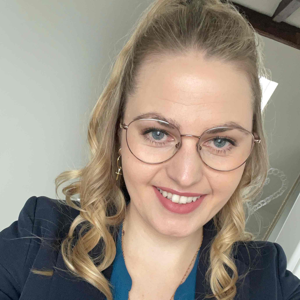 Karolina Schwarzkopf - Praxismanagerin - Zahnikum | XING