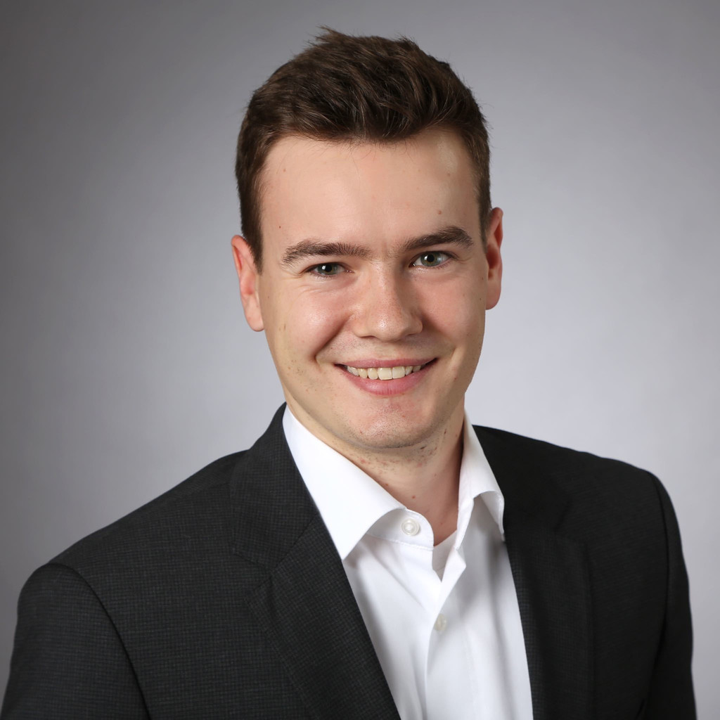 Richard Halm - Projektmanager E-Mobility After-Sales - Daimler AG ...