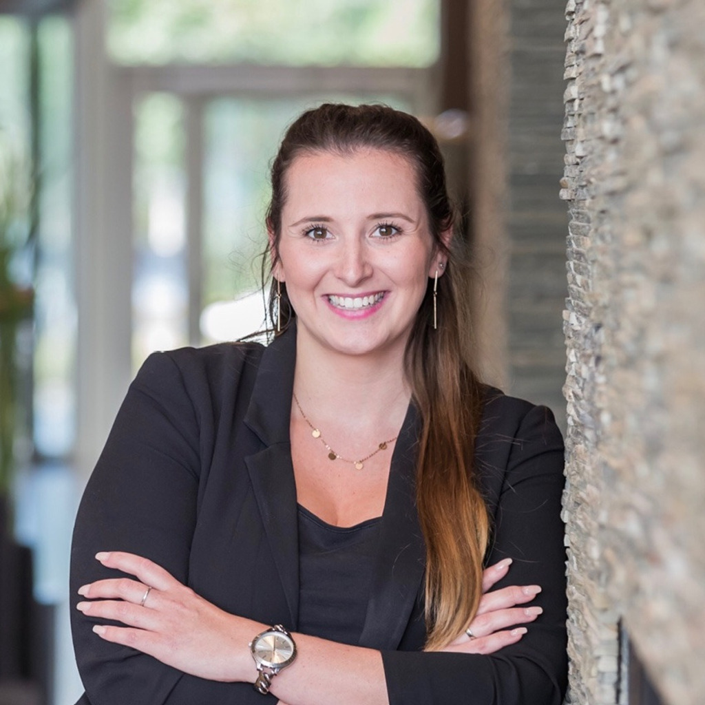 Eileen Raab - Real Estate Project Manager - Robert Half | XING