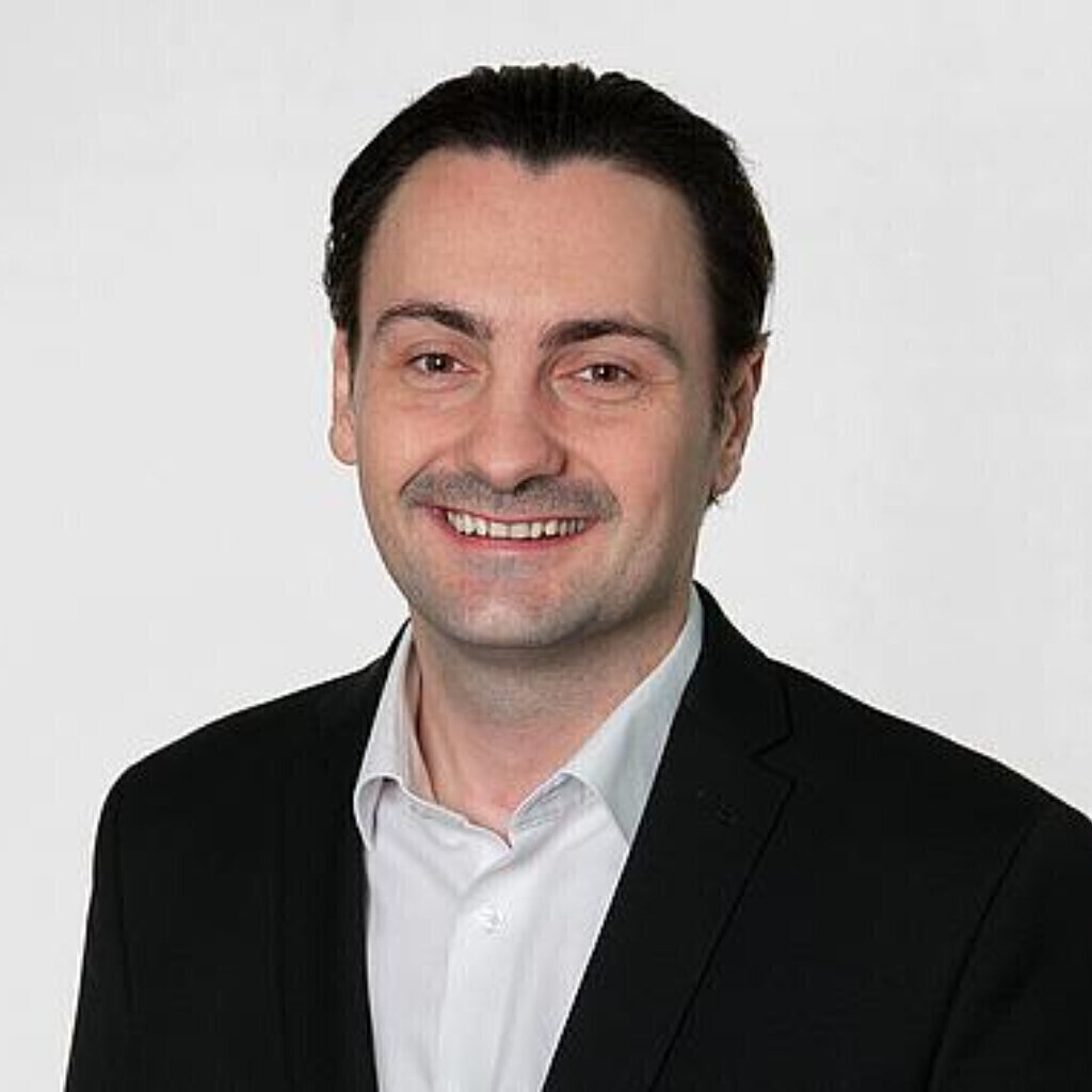 Simo Mitrovic - Vertriebsleiter Peugeot - / Leiter Occasionen Franz ...