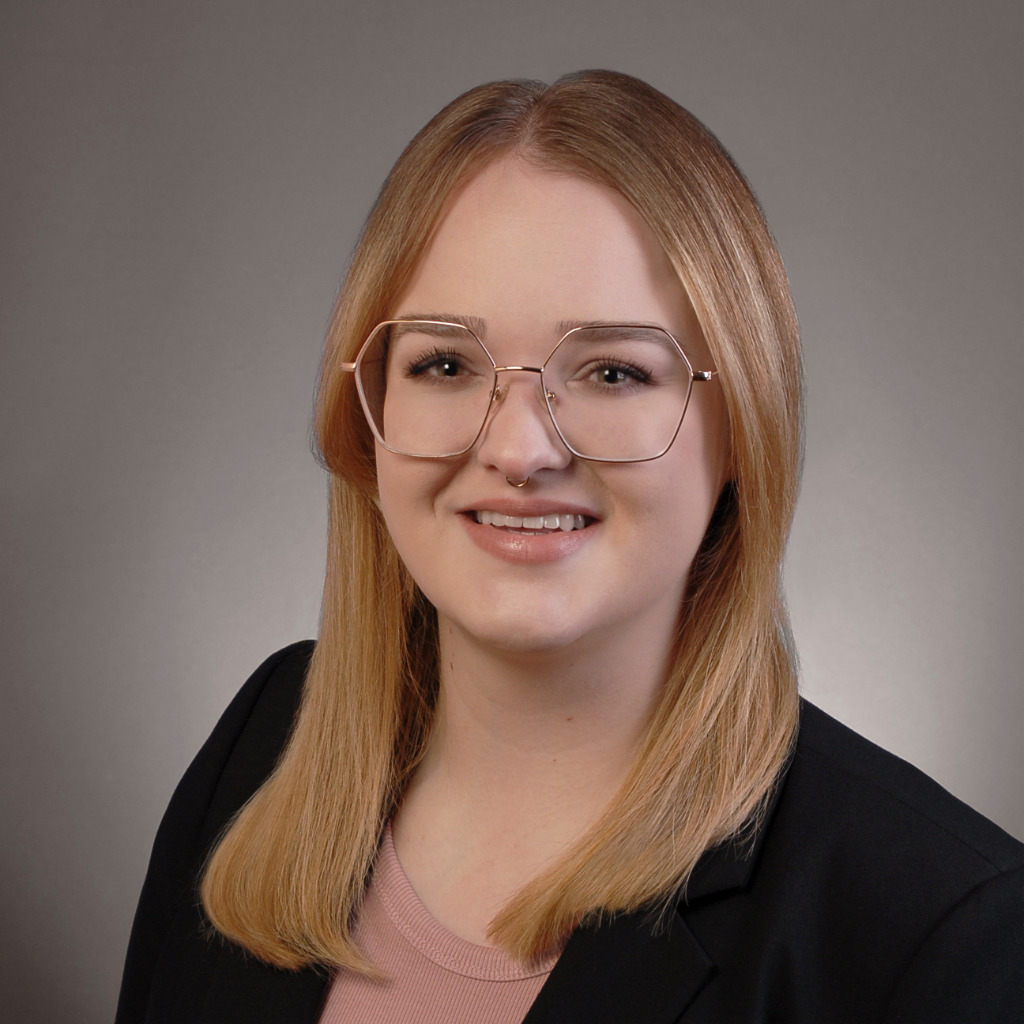 Julina Allermann - Online Marketing Managerin - IU Internationale ...