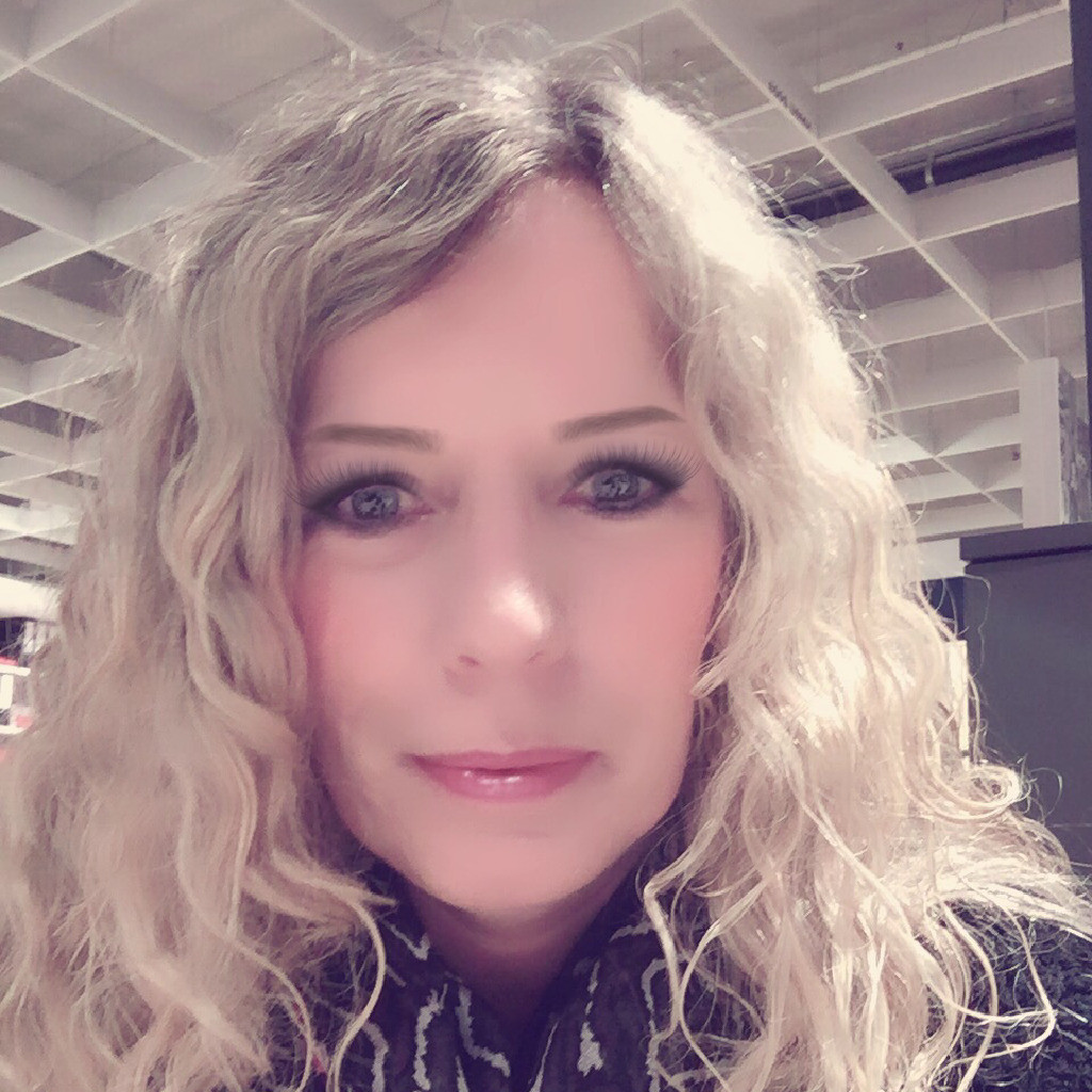 Manuela Lange's Instagram, Twitter & Facebook on IDCrawl