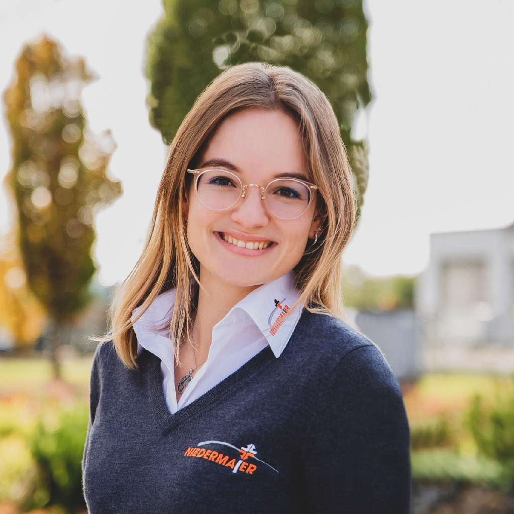 Anja Bachmeier - Leitung Lademittelverwaltung - Niedermaier Spedition ...