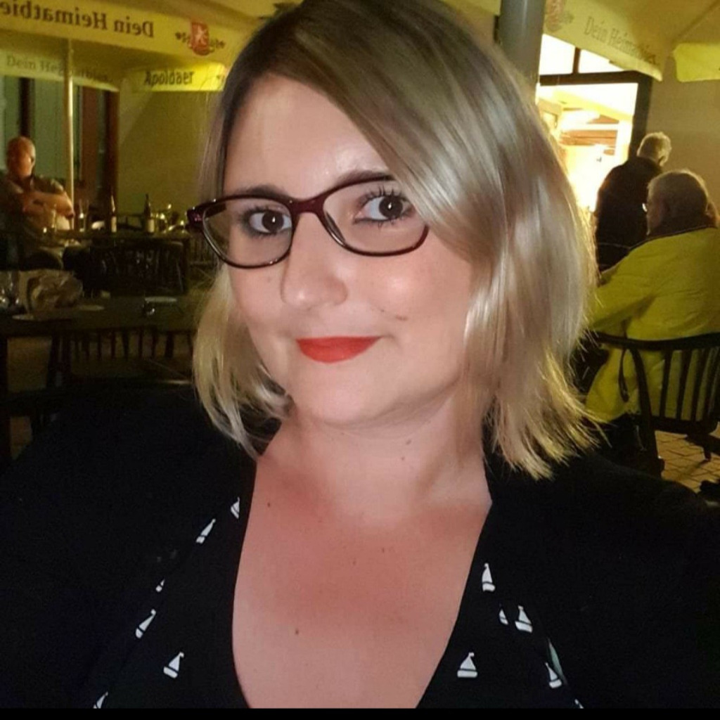 Lisa Winter - Empfangsmitarbeiter/ Pflegekraft - Atrium | XING