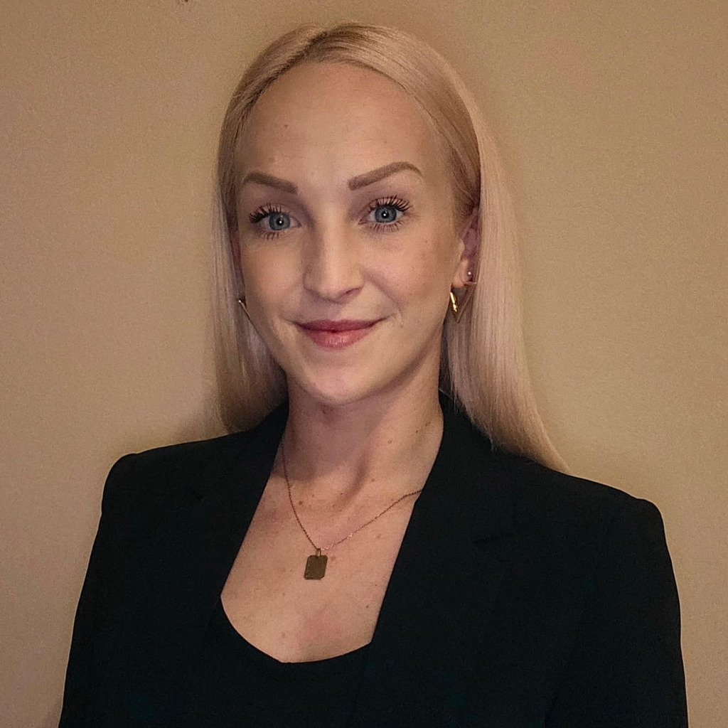 Carolin Moll - Visual Merchandiser - C&A Mode GmbH & Co. KG | XING