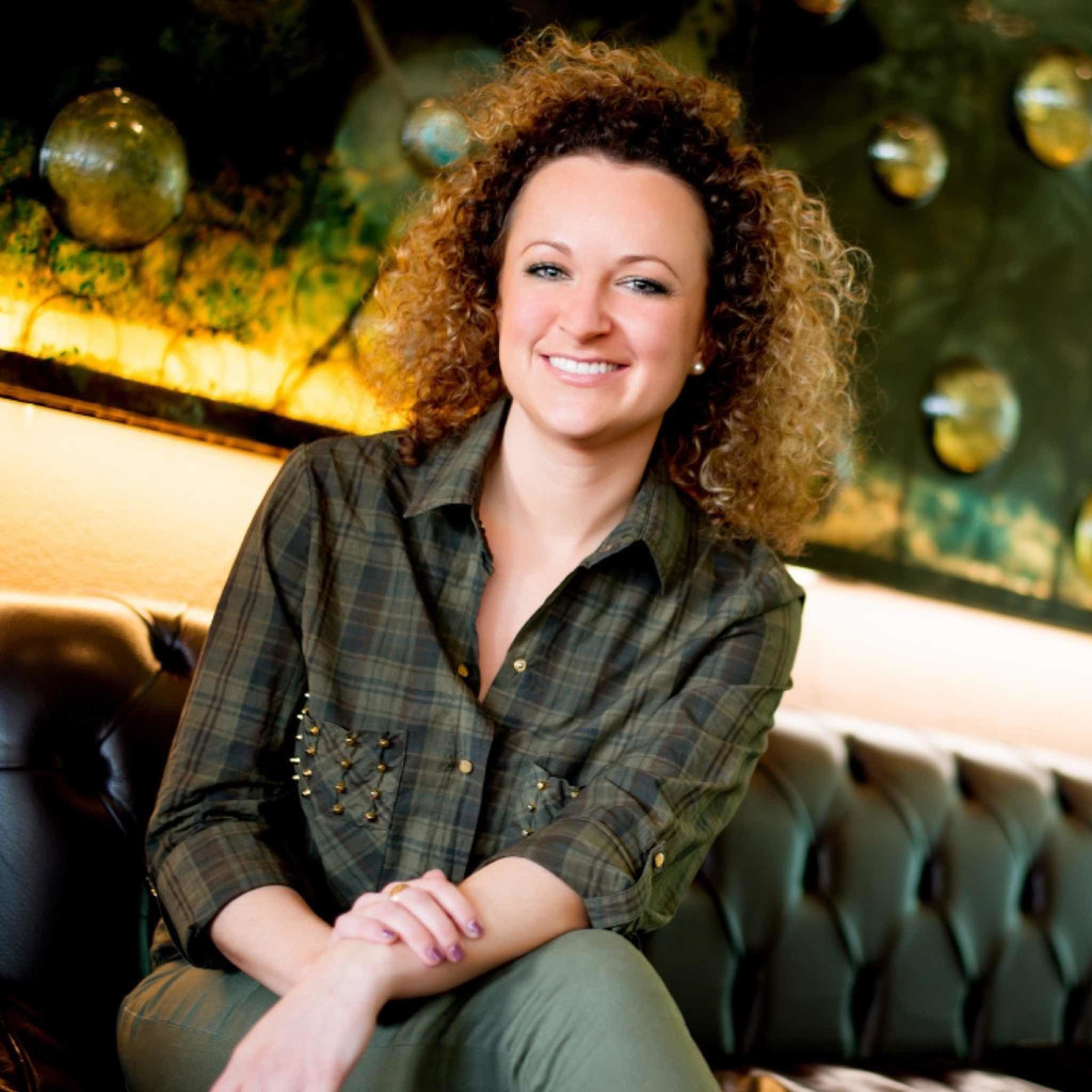 Claudia Valenti-Zendel - Produktdesignerin - NEFF - BSH Hausgeräte GmbH ...