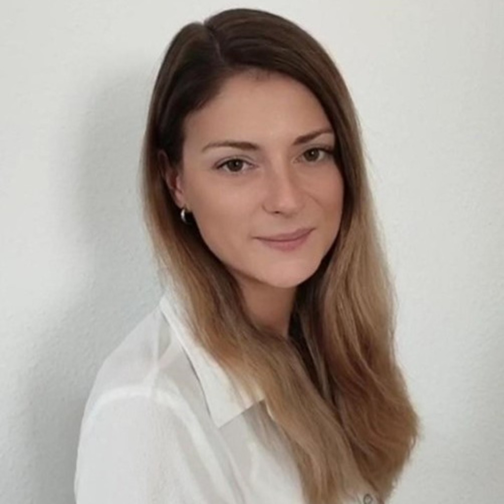 Julia Flack - Filialleiterin - ONLY | XING