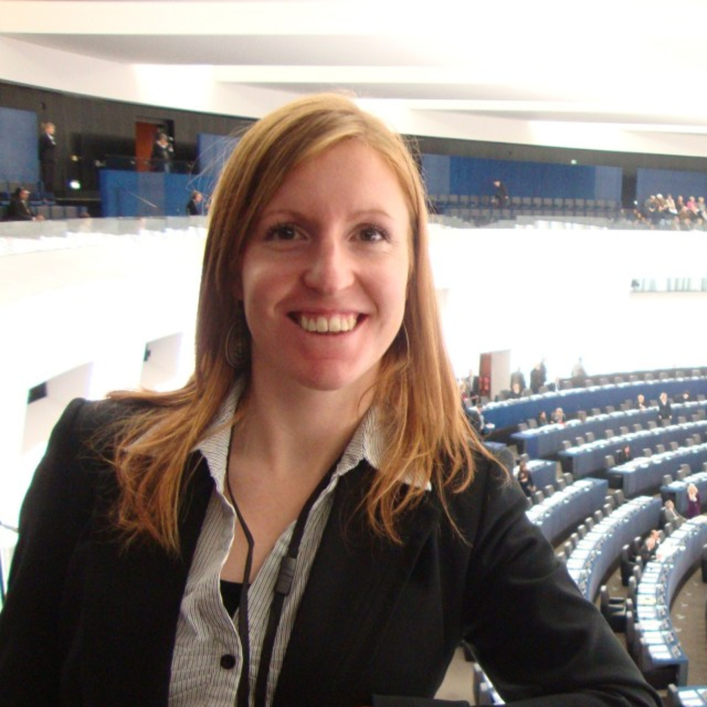 Kerry Moore - Senior Service Manager - Munich Re (Group) | XING