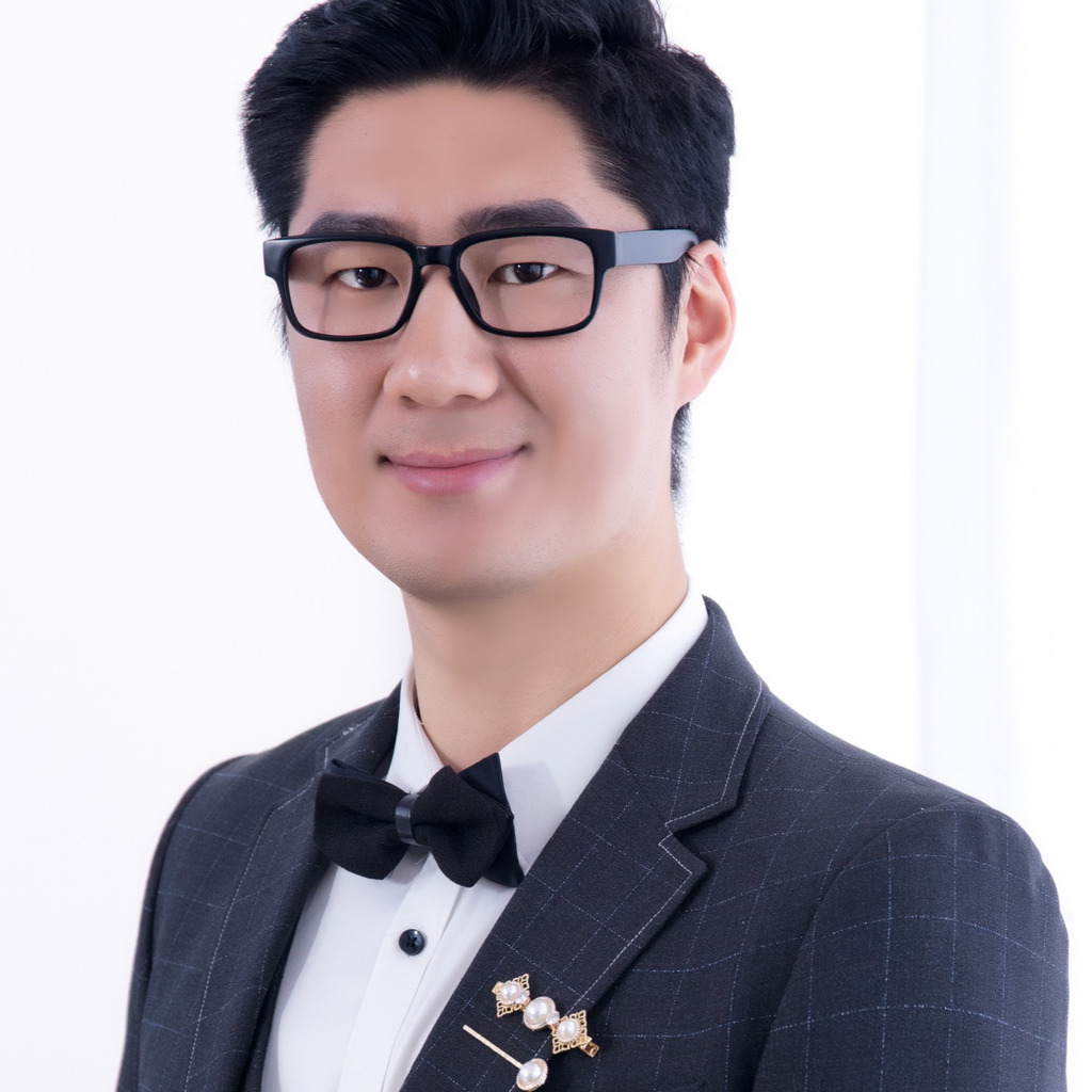 Chris Xue - Project Manager - Huatao Group | XING