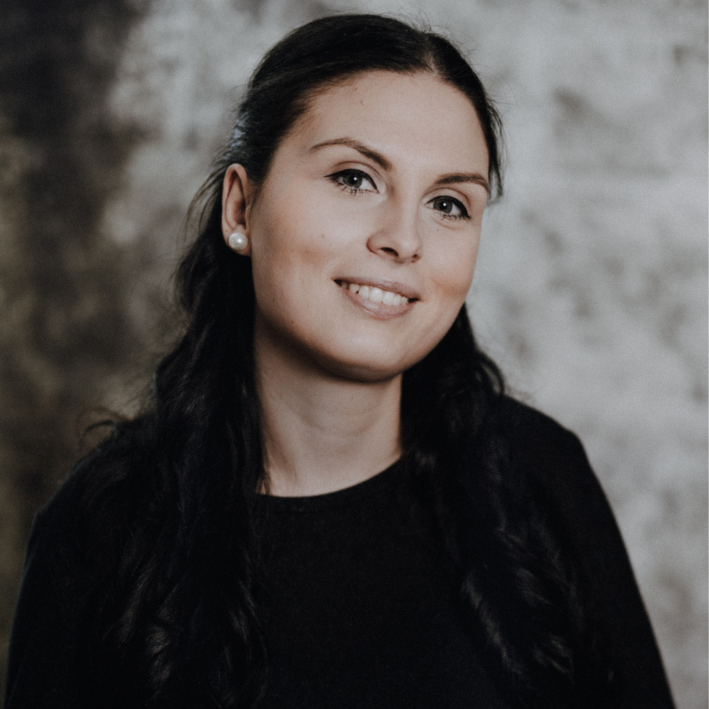 Lisa Raab's Instagram, Twitter & Facebook on IDCrawl