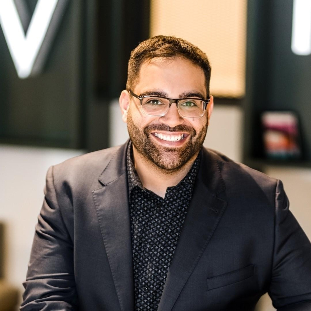 Dimitris Antoniadis - Head of Sales - Specialist für Finance und Legal/Tax - Custom Careers ...