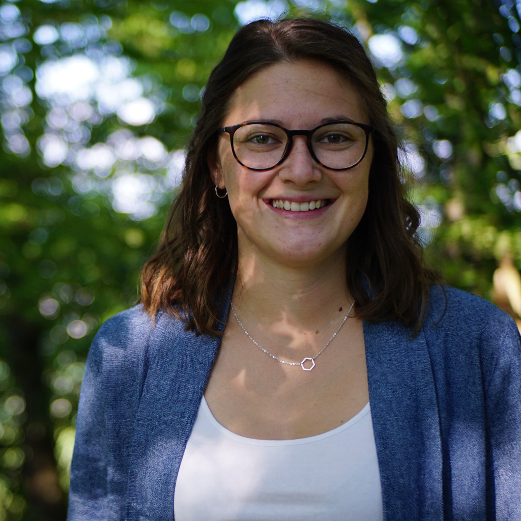 Lea Beck - Junior Consultant - Projektteam Powertrain - Daimler AG ...