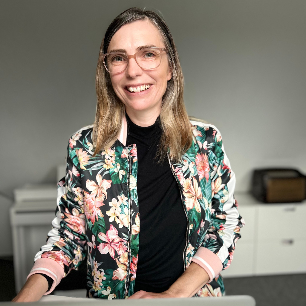 Alexandra Busch - Moderatorin des Podcasts Architektourist ...