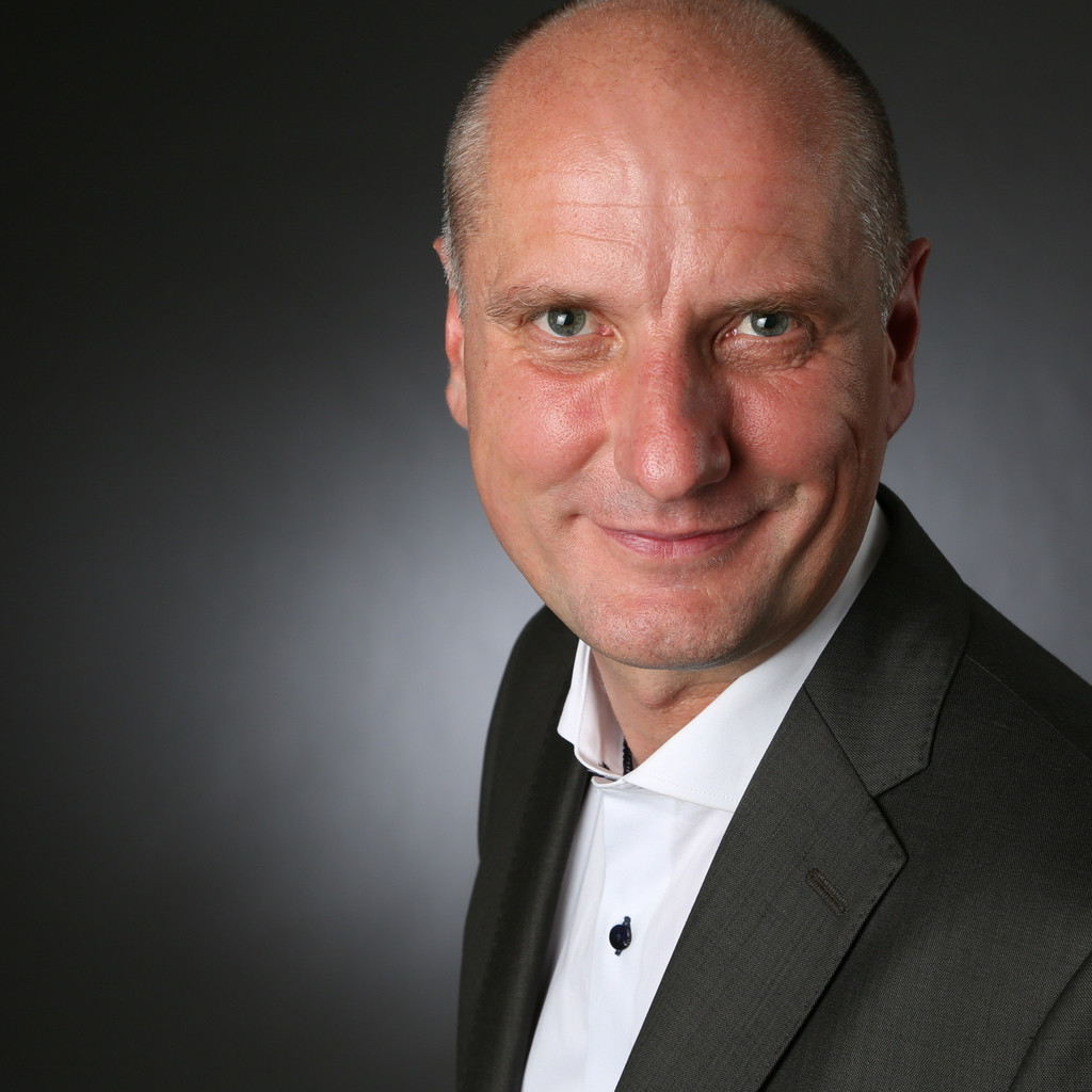 thomas unselt - Entwicklungsingenieur Fahrzeugsicherheit - Daimler AG | XING