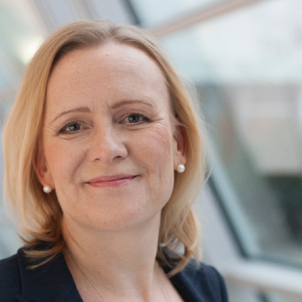 Dr. Beate Molt - — - — | XING