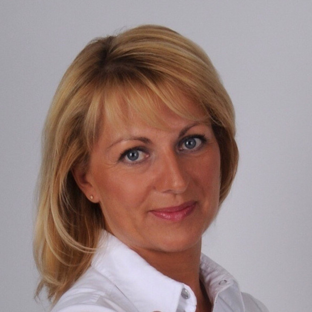 Simone Maurer - Kauffrau der Grundstücks- und Wohnungswirtschaft ...