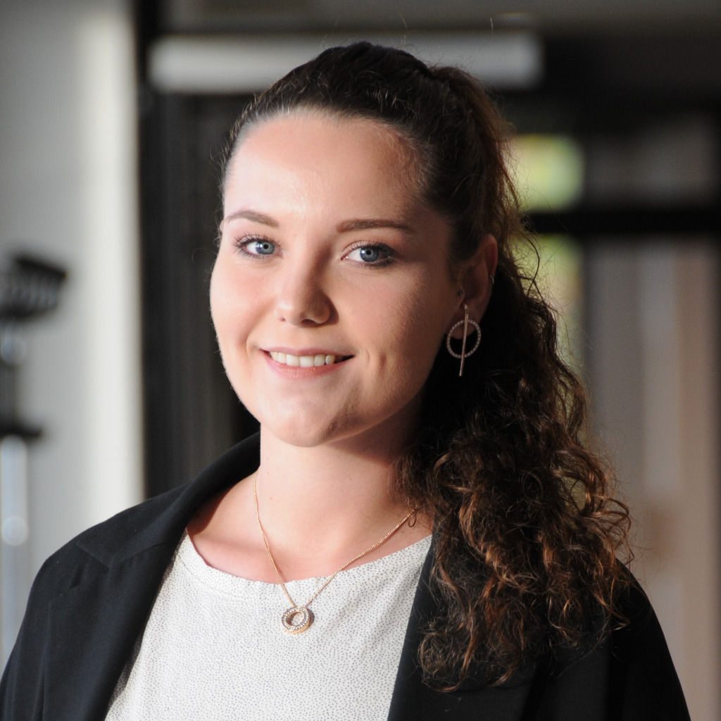 Michelle Neumann - Marketing & Sales Koordinator - Frankfurt School of Finance & Management | XING