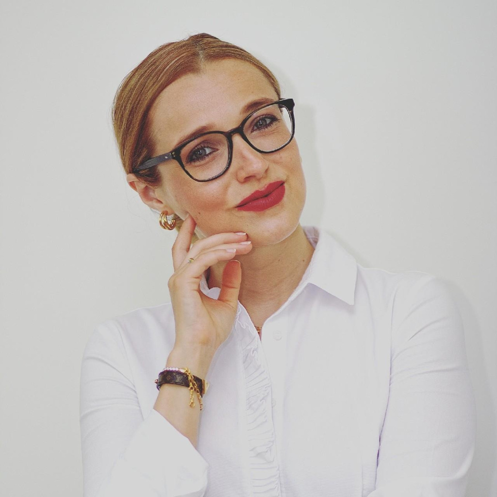 Julia Hahn's Instagram, Twitter & Facebook on IDCrawl