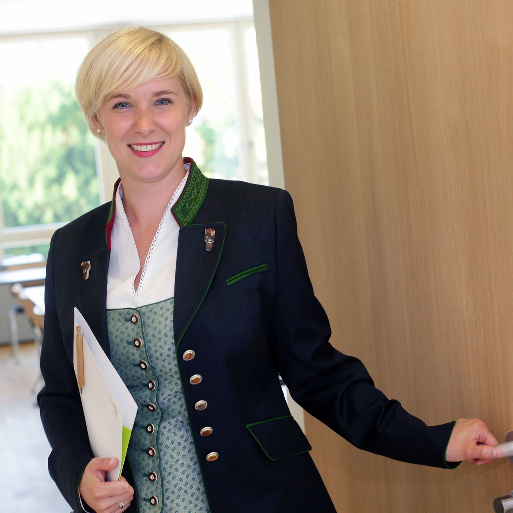 Julia Schubert's Instagram, Twitter & Facebook on IDCrawl