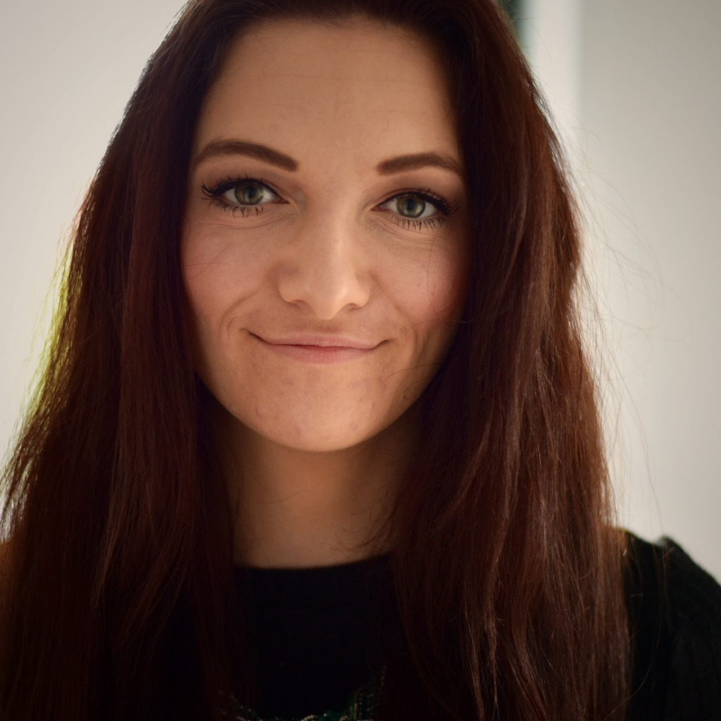Julia Kirchhoff - Mediengestalterin - hoss Netzwerk GmbH | XING
