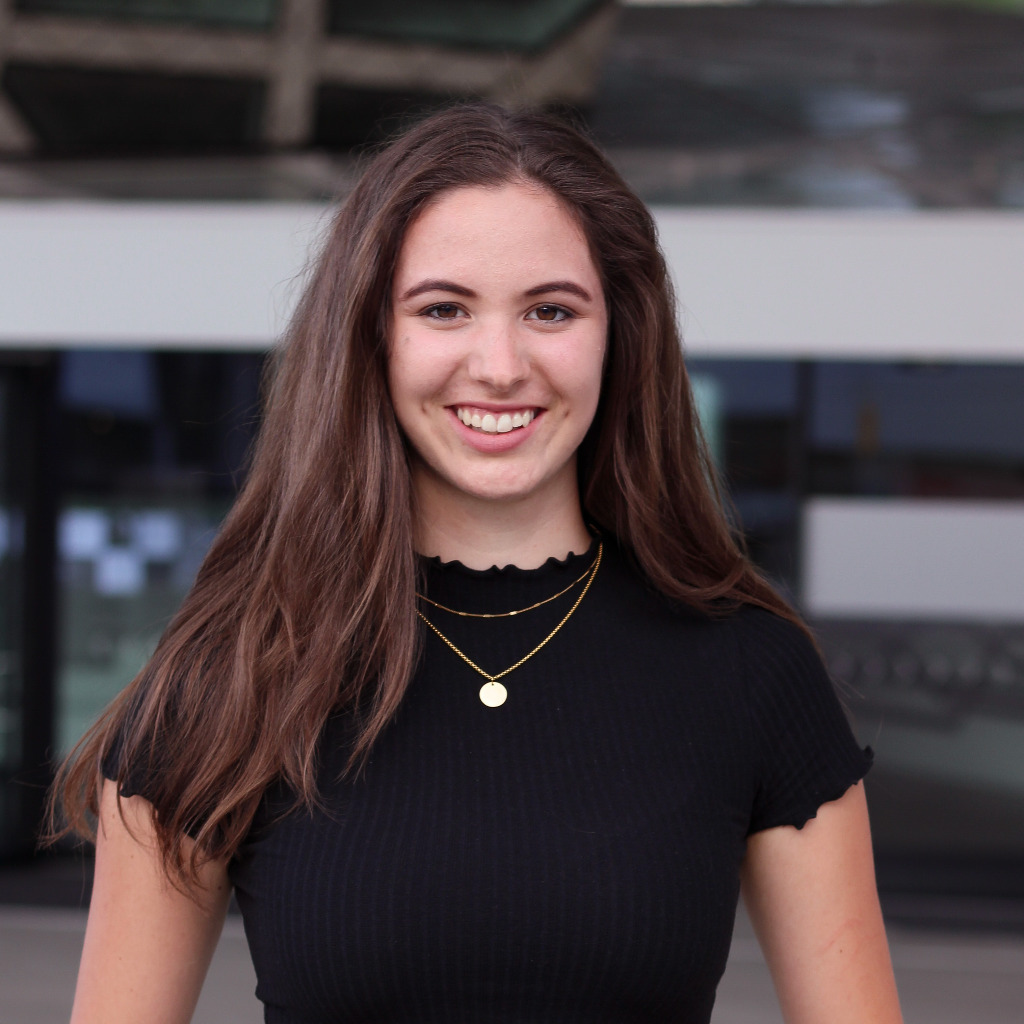 Lisa Salzer - Trainee - SCHMIDHUBER | XING