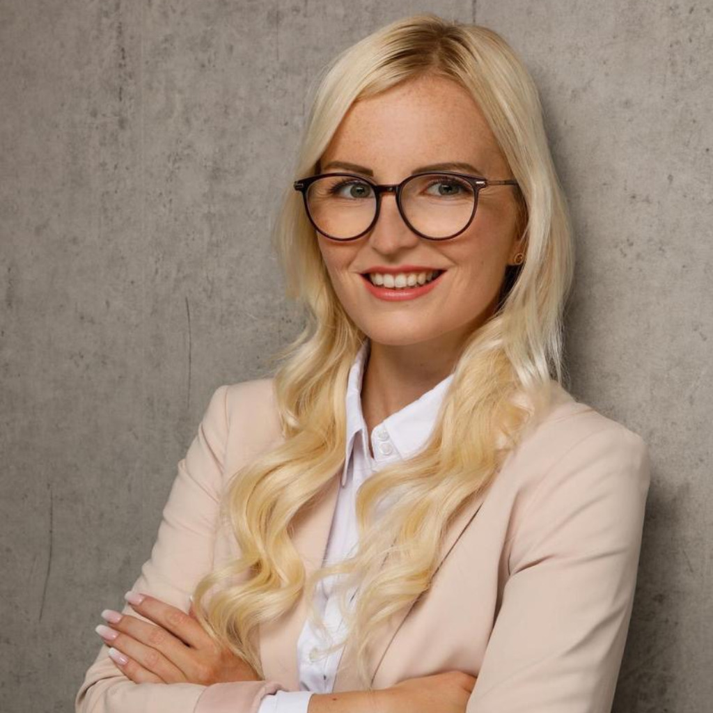 Lisa Riehl - Head of Sales Steering, Direct Sales and 2nd PL - BMW ...