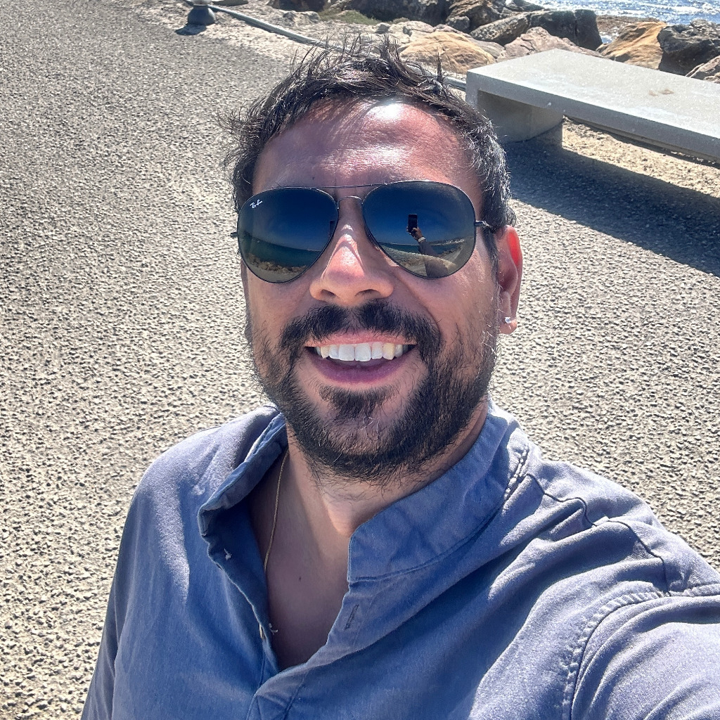 Dipl.-Ing. Tim Win - Director of Operations - Communigate systems | XING