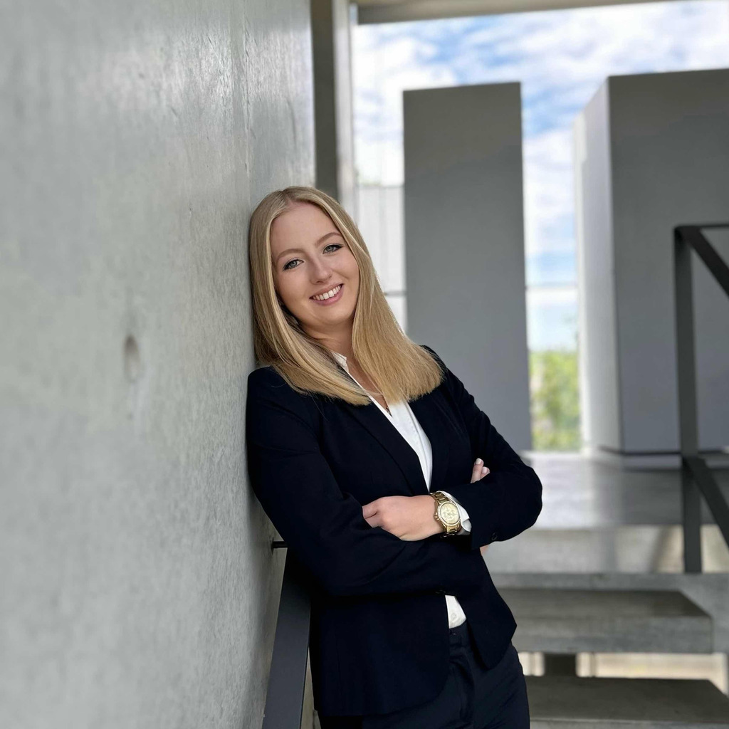 Elena Ruepp - Trainee Sales Management - Allianz Beratungs- und ...