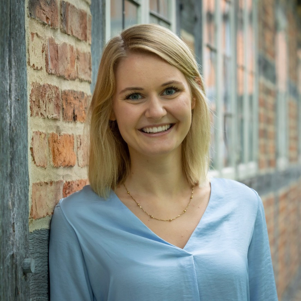 Annika Szwarc - Personalsachbearbeiterin - Peek&Cloppenburg KG Hamburg ...