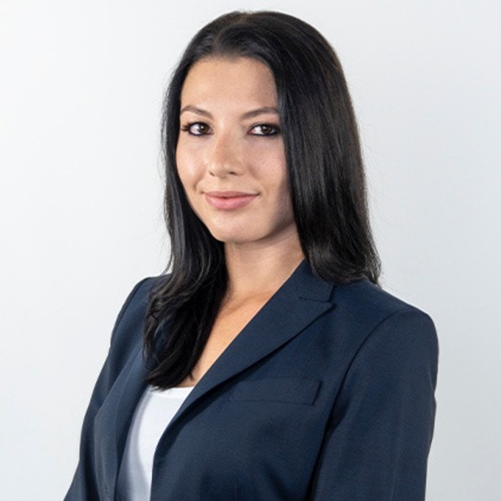 Alissa Balatsky - Senior Sales Manager | Immobilienmaklerin ...