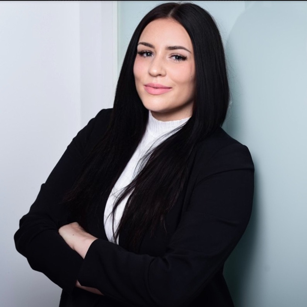 Laura Perretta - Team Manager Louis Vuitton - LVMH | XING