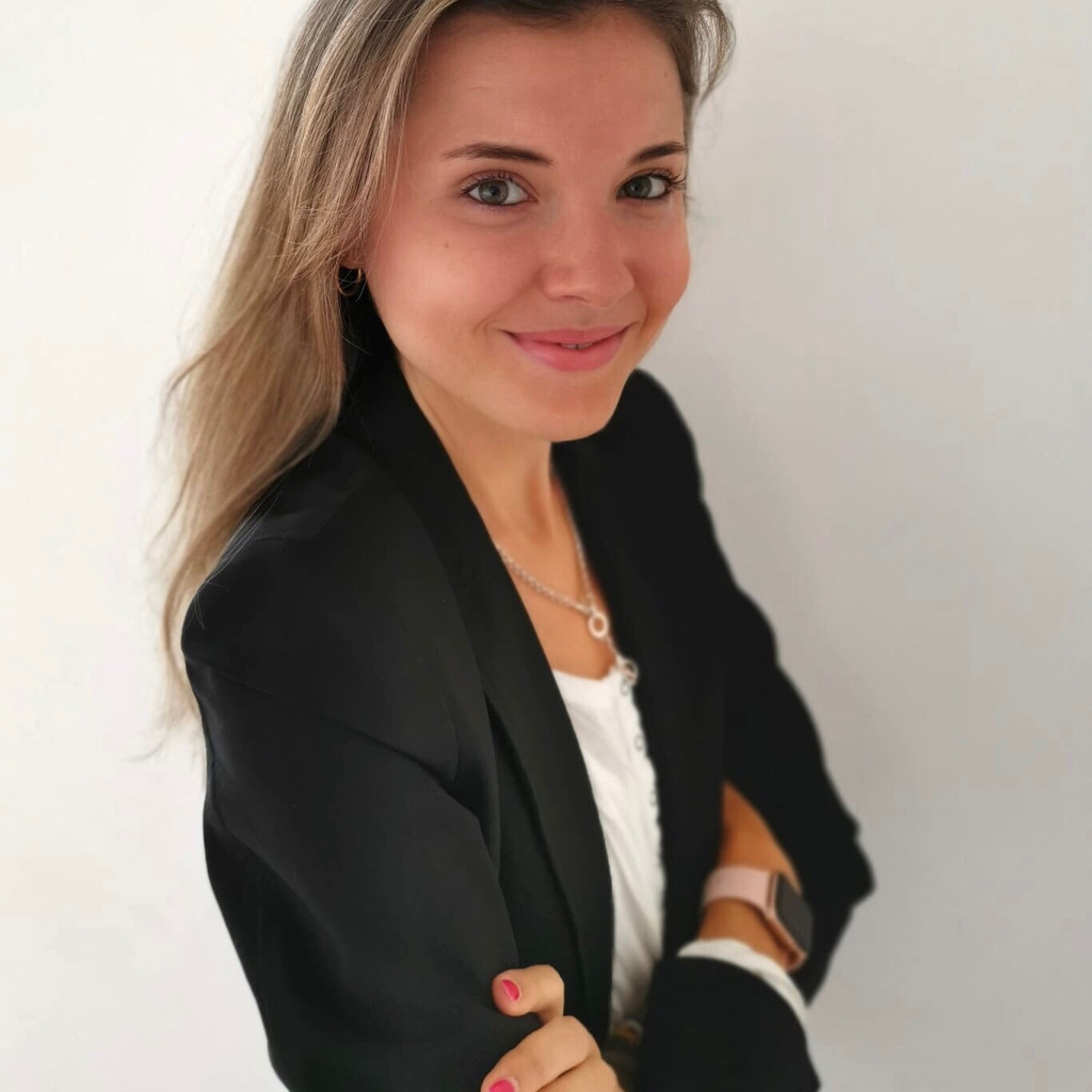 Julia Straub - Business Administration - Hochschule Luzern - Wirtschaft ...